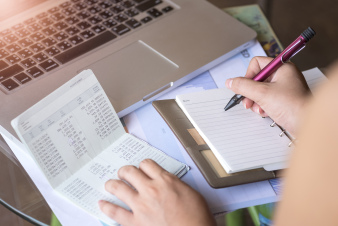 SHOULD YOU MERGE YOUR MONEY? JOINT ACCOUNTS VS. SEPARATE ACCOUNTS ...